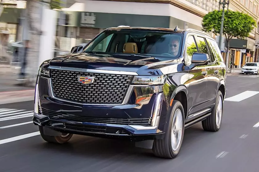 2021-2022 Cadillac Escalade жүргізудің алдыңғы бұрышы