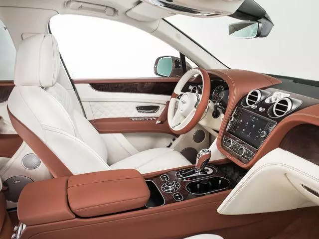 Təsəvvür edin, hansı xanım dünyanın ilk Bentley Bentayga-nı alıb? 36357_2