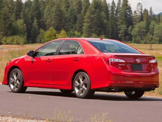 IToyota Camry Izokwamukela Ukuphakamisa Ubuso Okukhulu Ukudambisa Isidina 36415_1