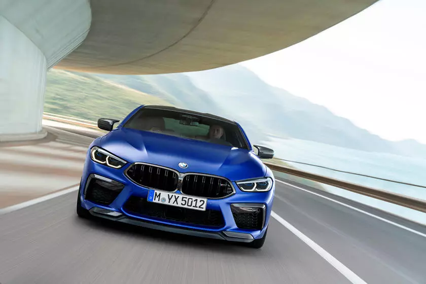 2020 BMW M8 Coupe Front View မောင်းနှင်ခြင်း။