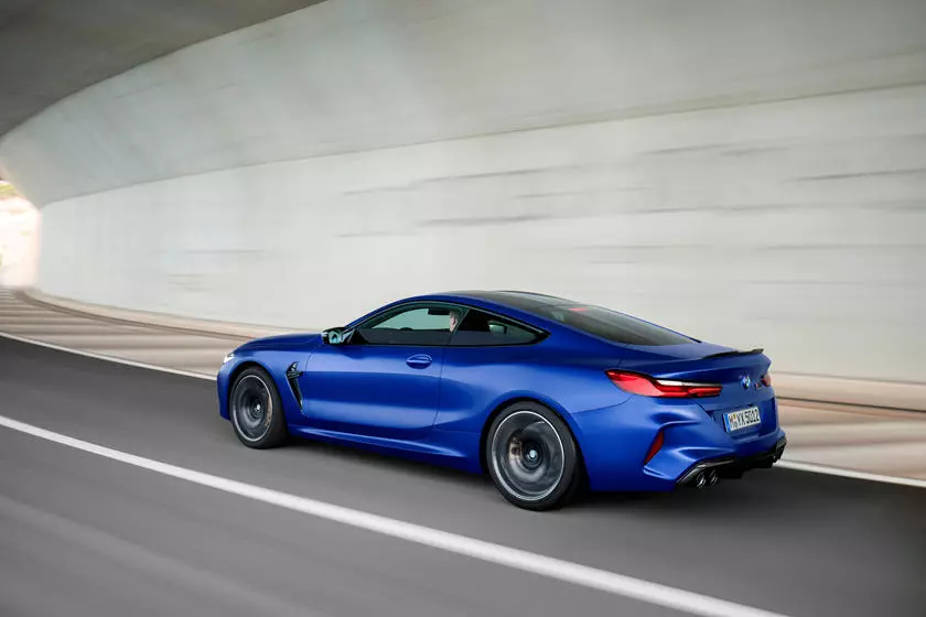 2020 BMW M8 Coupe Agteraansig bestuur