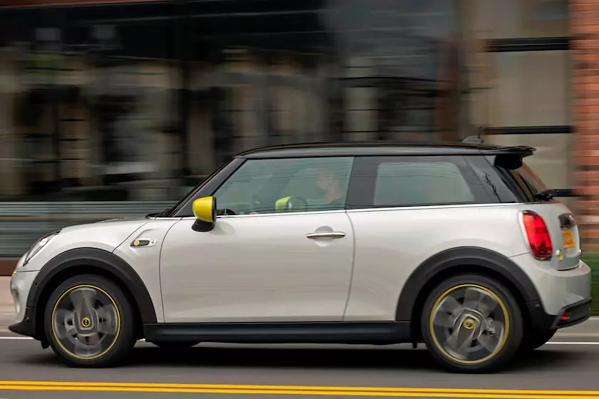 2020-2021 I-MINI Cooper Hardtop Electric Side View Driving