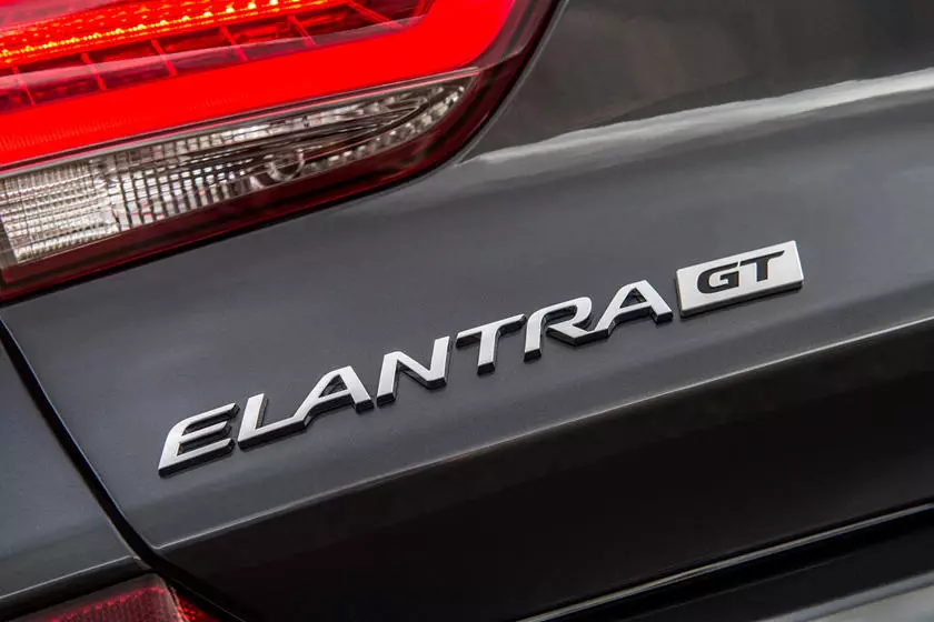 2018-2020 Hyundai Elantra GT Хечбек значка Модел блиску