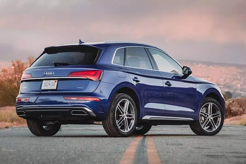 2021-2022 Audi Q5 поглед свртен одзади