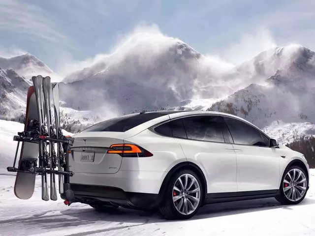 Ai Model X Tesla Yw'r SUV Mwyaf Dymunol Erioed? 36595_2