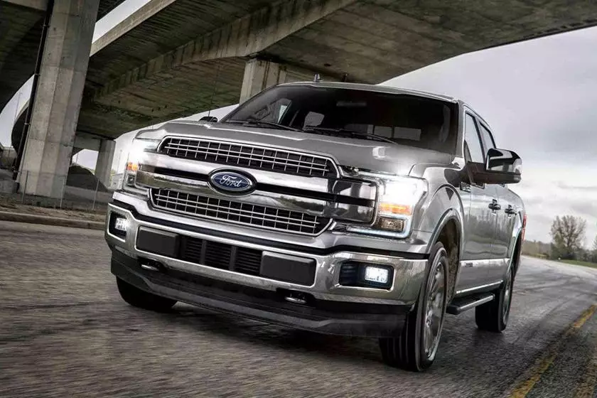 Mengemudi Tampilan Depan Ford F-150 SuperCab 2018