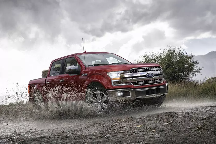 2018 Ford F-150 SuperCab em movimento