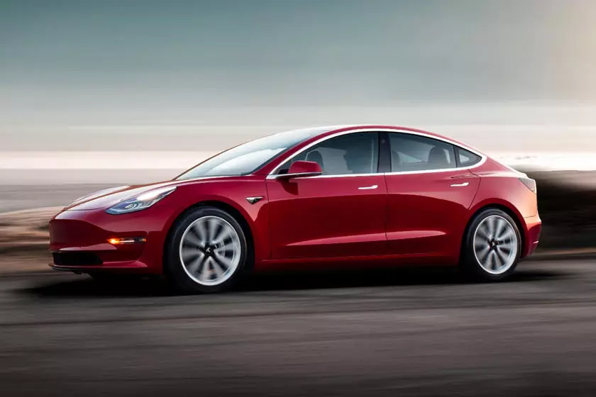 2017-2021 Tesla ሞዴል 3 የጎን እይታ መንዳት