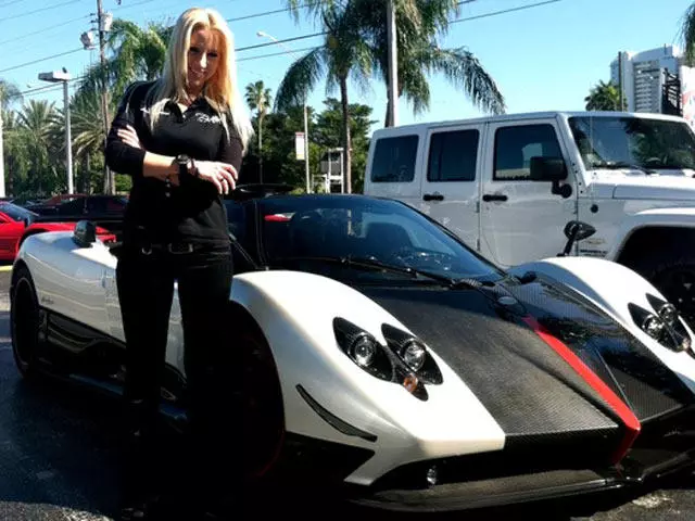 Bienvenido ati Miami: Pagani Zonda Cinque Roadster ni Awọn agbewọle ti o niyi 36690_1