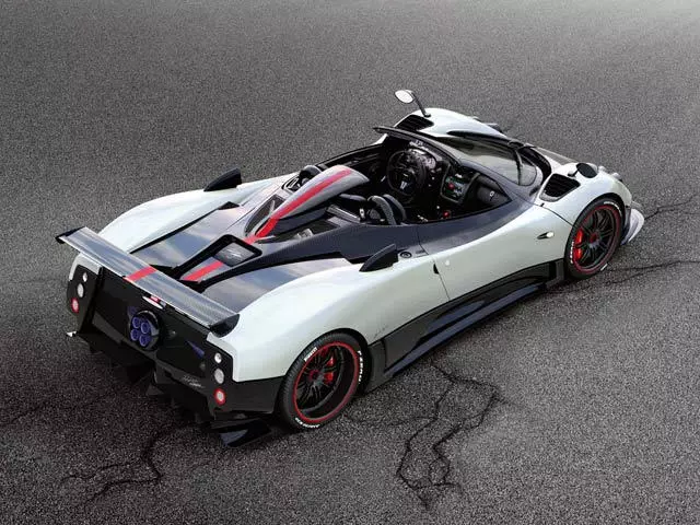 Bienvenido a Miami: Pagani Zonda Cinque Roadster ที่ Prestige Imports 36690_7