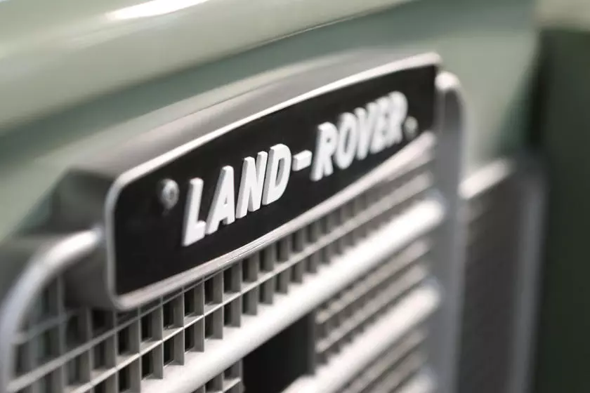 Ky Land Rover plotësisht elektrik kushton 185,000 dollarë 36774_4