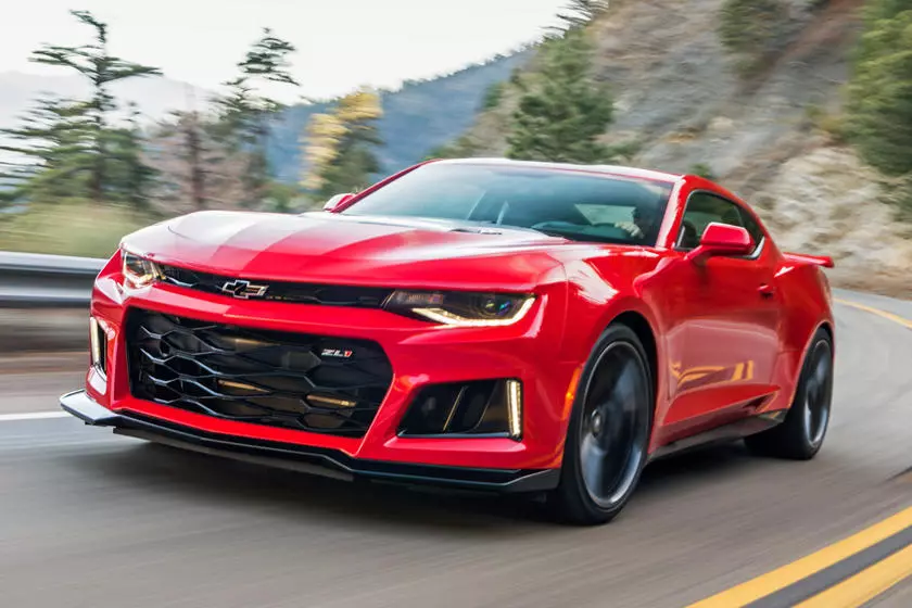 2017-2020 Chevrolet Camaro ZL1 Coupe Pogled sprijeda Vožnja