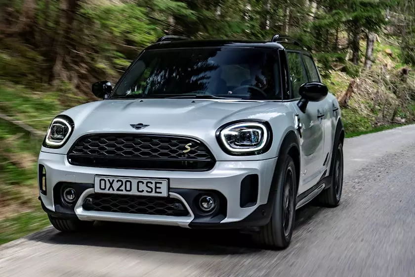 2021-2022 Mini Cooper Countryman Plug-in Hybrid Front View Driving