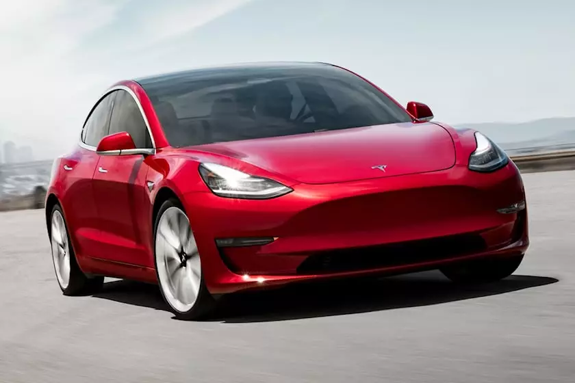 2017-2022 Tesla Model 3 Front View မောင်းနှင်ခြင်း။