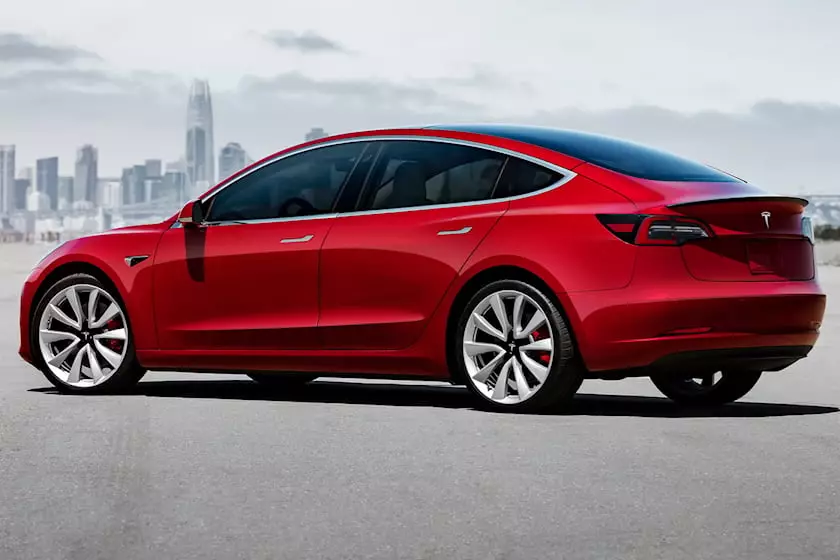 2017–2021 m. Tesla Model 3 vaizdas iš galinio kampo