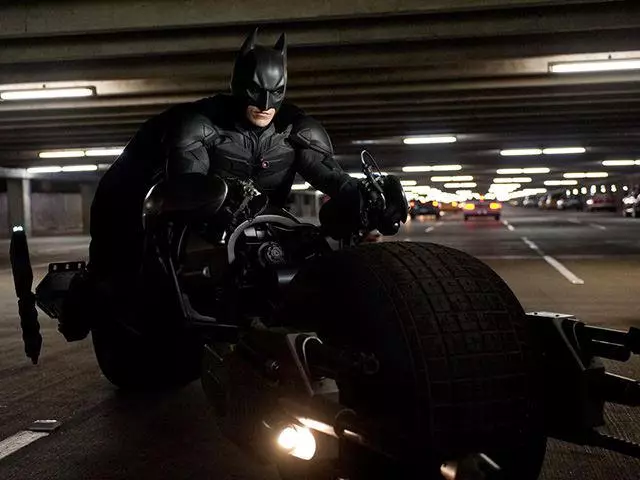 La motocicleta personalizada de Batman se vende por menos de una nueva Serie 7 37036_2