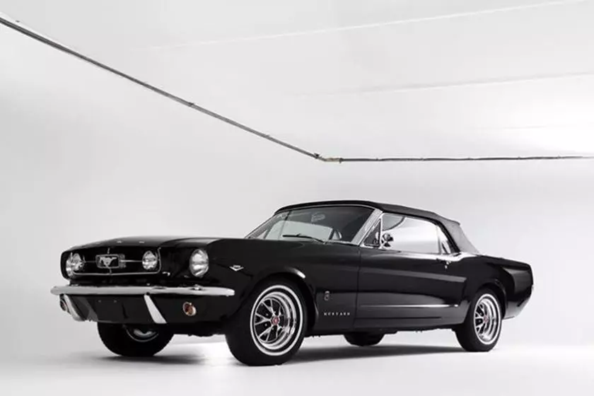 Jason Momoa devrait gagner un prix pour cette Mustang Restomod de 1965 37045_11