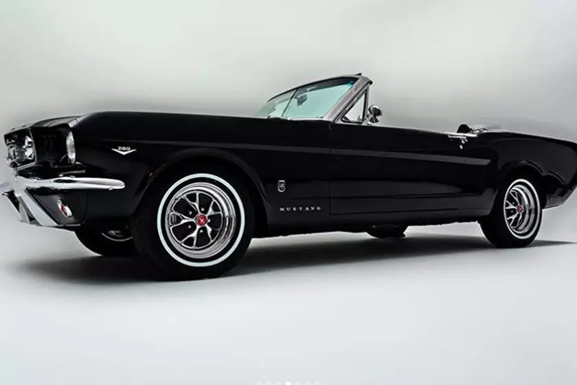 Jason Momoa debería ganar un premio por este Mustang Restomod de 1965 37045_9
