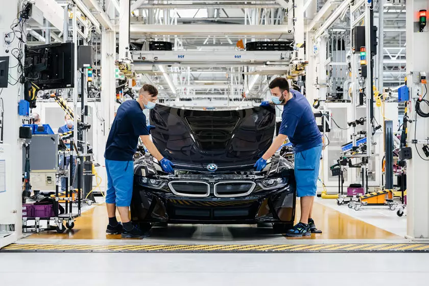 Deir BMW Slán leis an i8 Le 18 Jab Péinte Saincheaptha 37077_11