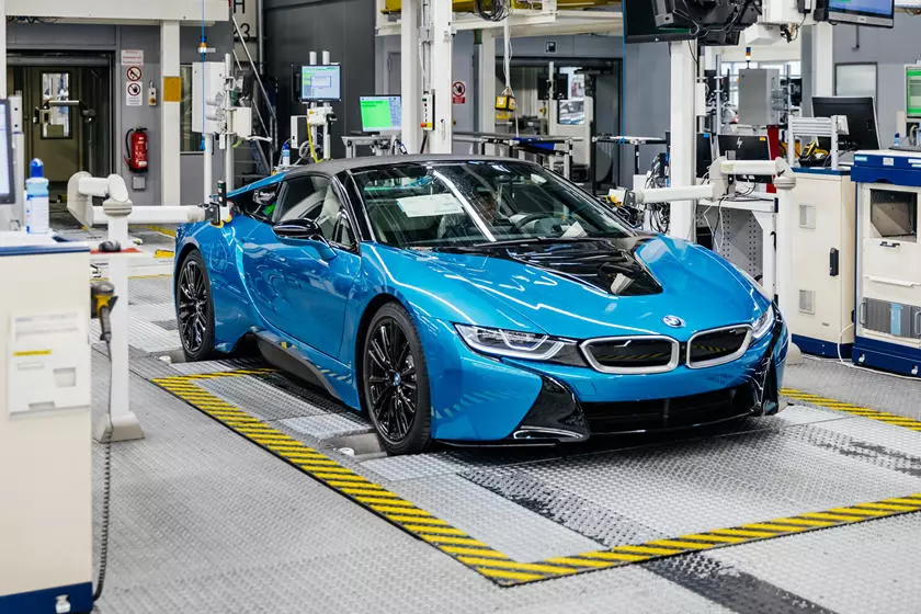 Deir BMW Slán leis an i8 Le 18 Jab Péinte Saincheaptha 37077_3