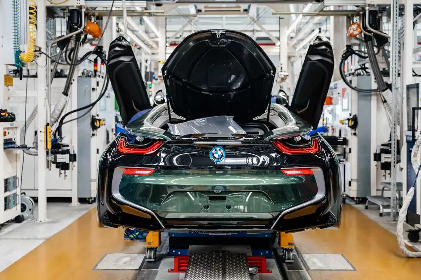 Deir BMW Slán leis an i8 Le 18 Jab Péinte Saincheaptha 37077_5