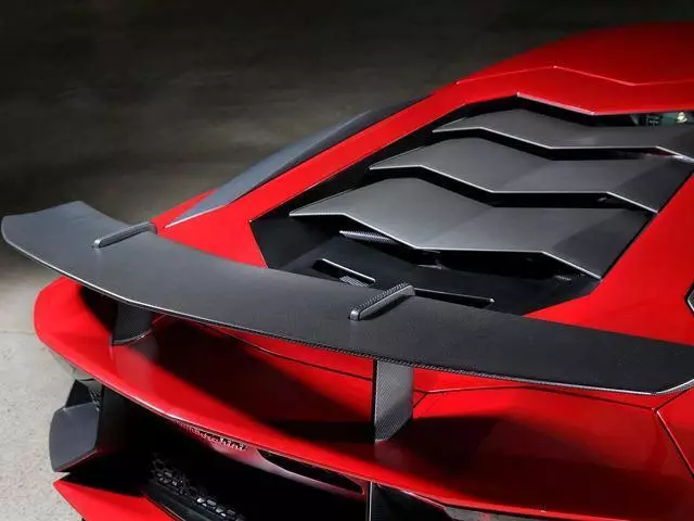 Der wunderschöne 740 PS starke Lamborghini Aventador SV Roadster ist hier, um Ihnen das Gesicht abzureißen 37081_3