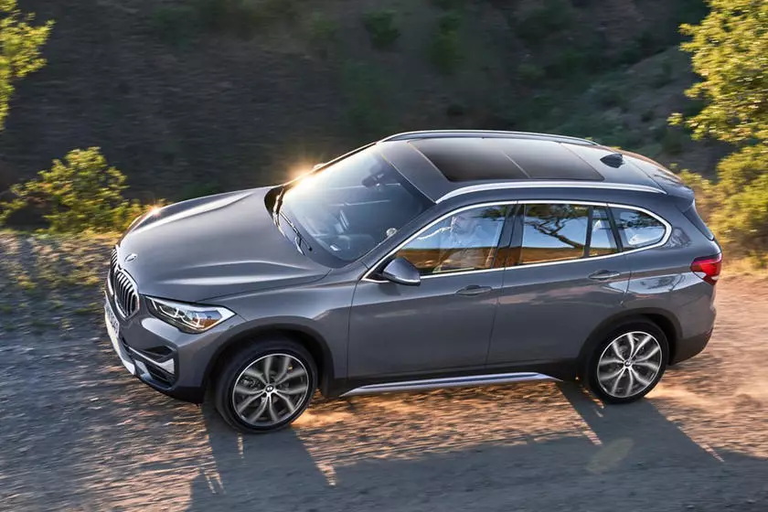 BMW X1 получает столь необходимый фейслифтинг и подключаемую мощность 37256_10