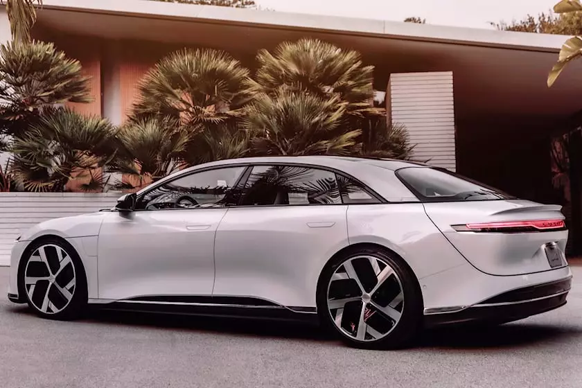 2021–2022 Lucid Air galinio kampo vaizdas