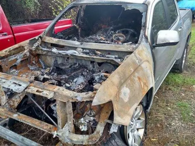 Un GMC Canyon 2015 se incendió al azar y GM básicamente le dijo a su dueño 37396_1