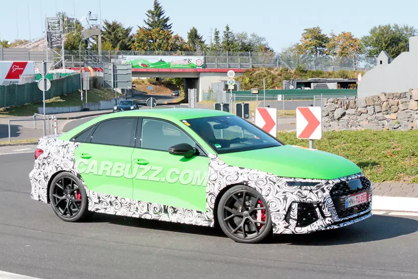 Гарачая Audi RS3 2021 года выглядала подлы, зялёны і гатовы да вытворчасці 37402_9