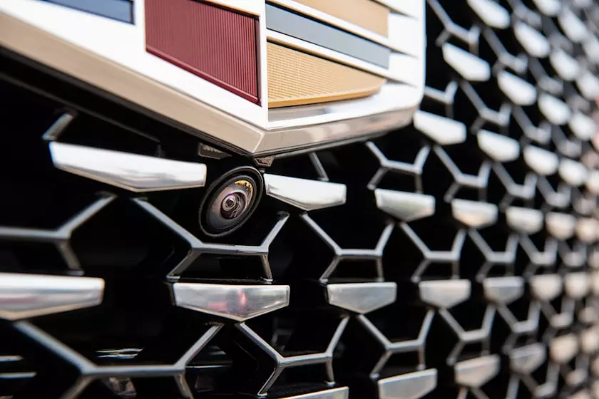 Prednja kamera Cadillac Escalade 2021-2022