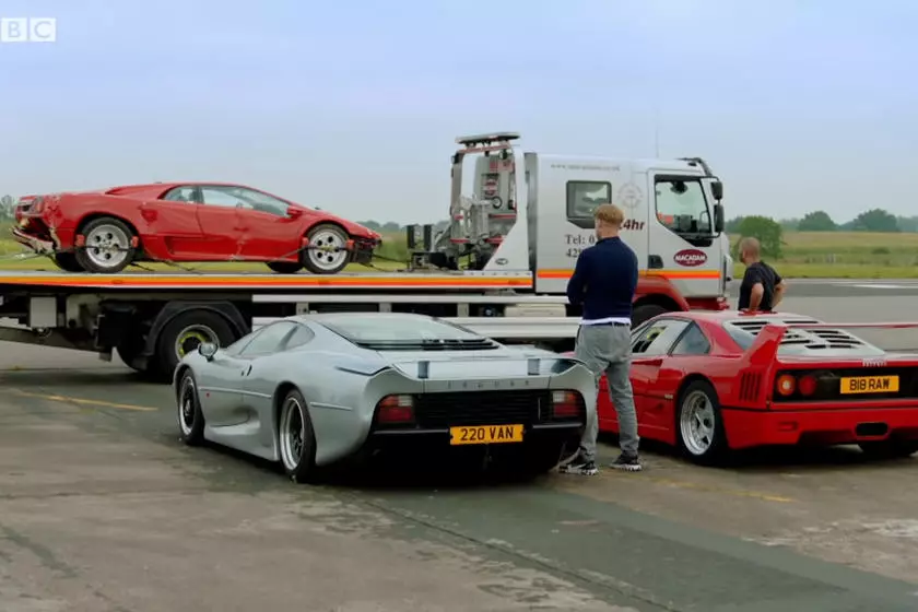 Gwyliwch Chris Harris yn Sleid A Ferrari SF90 Mewn Trelar Top Gear Newydd 37609_1