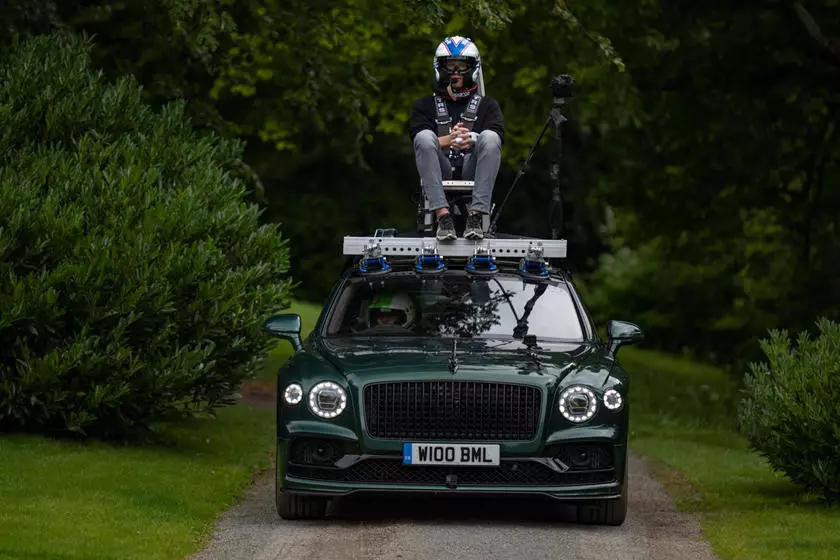 Gwyliwch Chris Harris yn Sleid A Ferrari SF90 Mewn Trelar Top Gear Newydd 37609_7