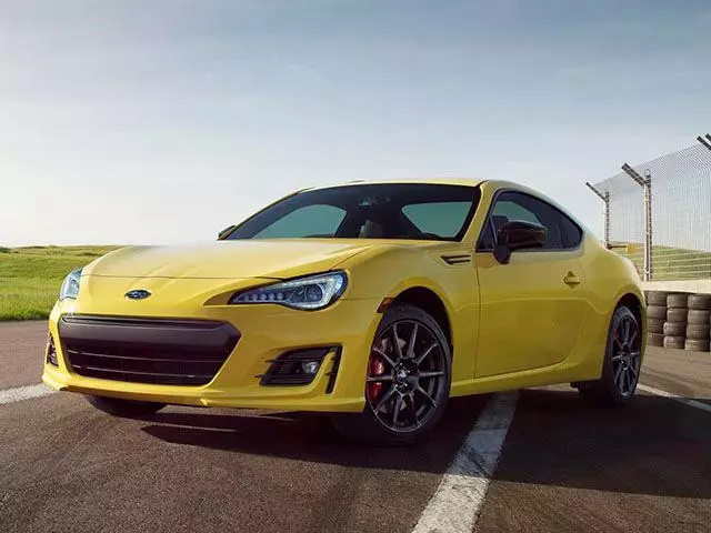 Ang Labing Maayong mga Boksidor sa Subaru: Ang Gaan nga BRZ Sports Coupe 37688_2