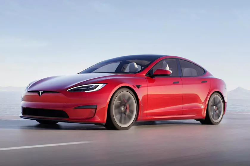 2021 Tesla Model S Возење со кариран преден поглед