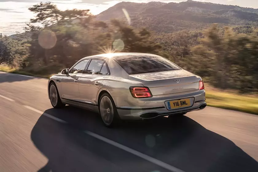 2020-2022 Bentley Flying Spur Driving Front Engile