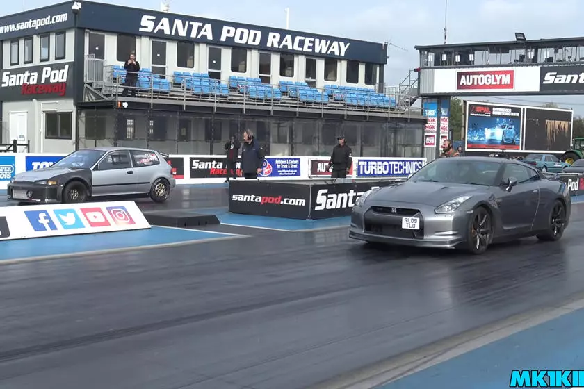 700-HP Honda Civic Humiliates Nissan GT-R Ntawm Lub Drag Sawb 37845_1