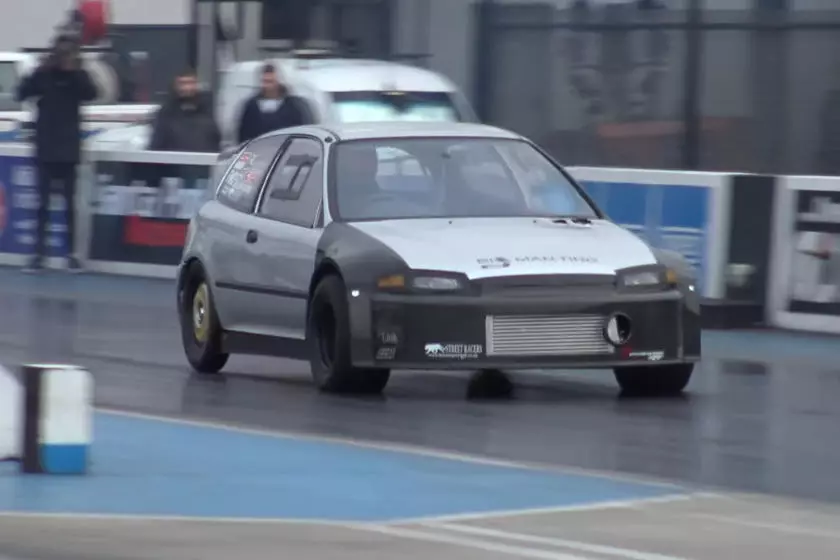 700-HP Honda Civic Humiliates Nissan GT-R Ntawm Lub Drag Sawb 37845_3