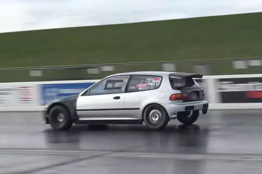 700-HP Honda Civic Humiliates Nissan GT-R Ntawm Lub Drag Sawb 37845_4