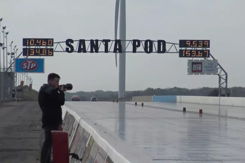 700-HP Honda Civic Humiliates Nissan GT-R នៅលើ Drag Strip 37845_5