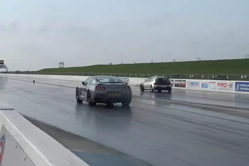 700-HP Honda Civic Humiliates Nissan GT-R នៅលើ Drag Strip 37845_6