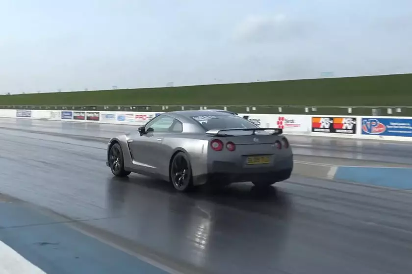 700-HP Honda Civic Humiliates Nissan GT-R នៅលើ Drag Strip 37845_7