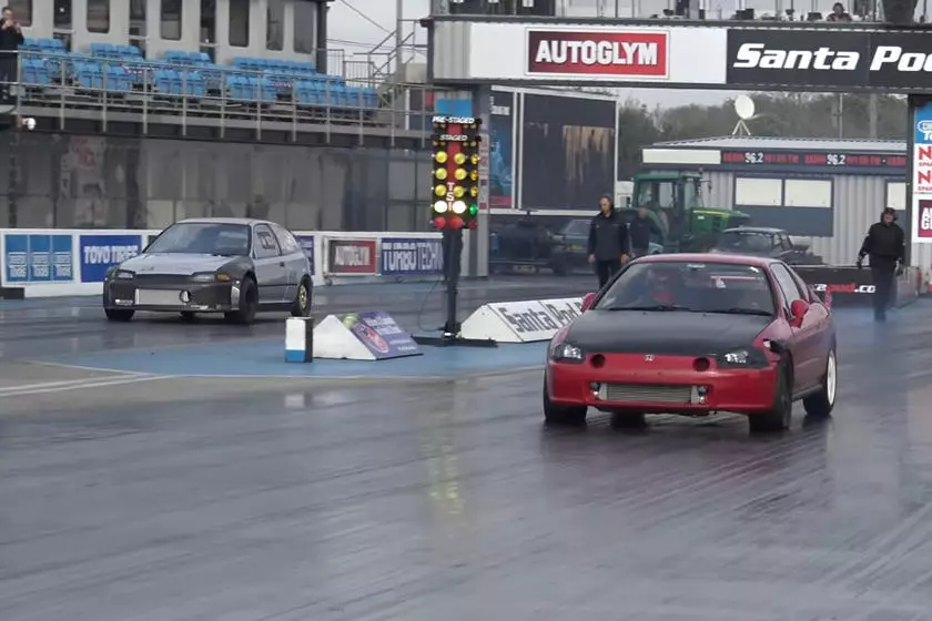 700-HP Honda Civic Humiliates Nissan GT-R នៅលើ Drag Strip 37845_8