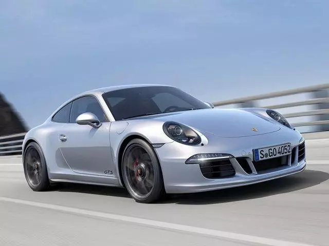 Porsche සිරාවටම මේක කරන්න යන්නේ 911 එකටද? 37847_3