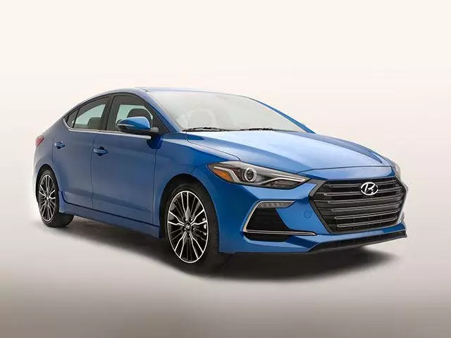 200-конски сили 2017 Elantra Sport показва, че Hyundai е готов да бъде производителен играч 37851_1