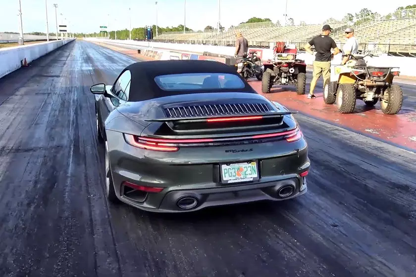 飙车：法拉利 488 Pista Spider Vs。保时捷 911 Turbo S 敞篷跑车 37858_3