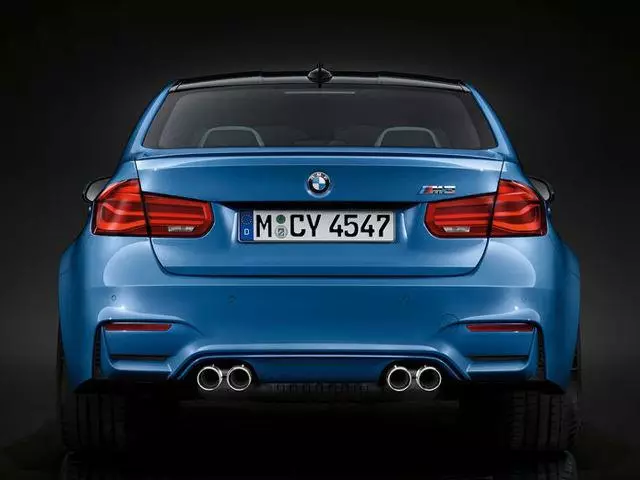 2015 vs. 2016 BMW M3: Bular gözlemeli üýtgeşmeler 37953_2