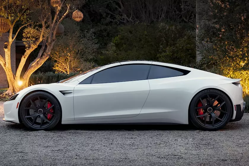 Vista lateral de Tesla Roadster 2023