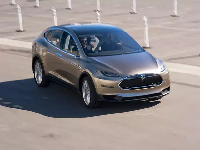 $40 Milyan oo Qiimaha Tesla Model X Moodooyinka Lagu kaydiyay 24 saacadood oo keliya 38000_3