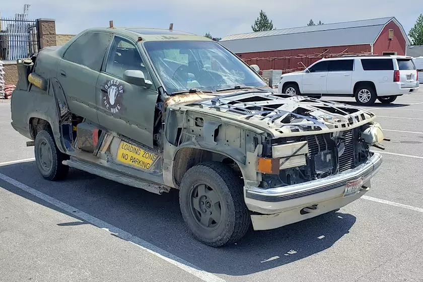 Mumwe munhu akabatanidza Chevy Suburban neHonda Accord uye mhedzisiro yacho inovanza 38064_1